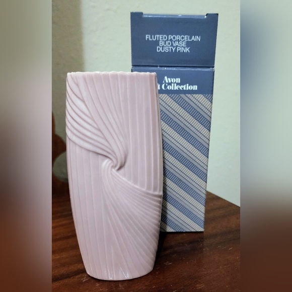 Avon | Accents | Avon Fluted Porcelain Bud Vase Dusty Pink Vintage Yet ...